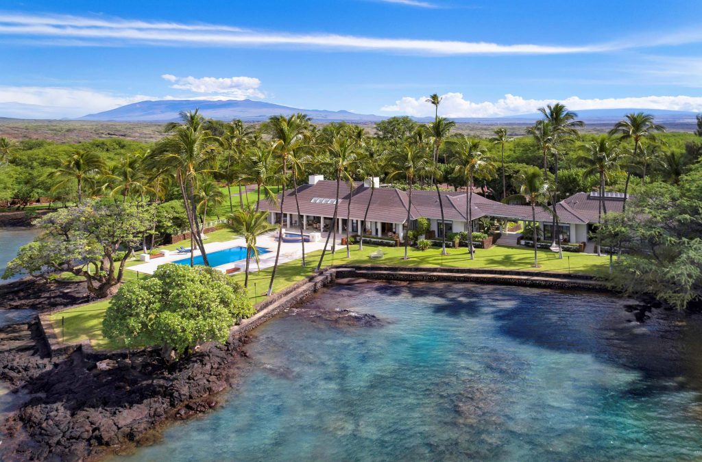 Hawaii features Honuala’i Estate on the Front Cover of Issue 12.5