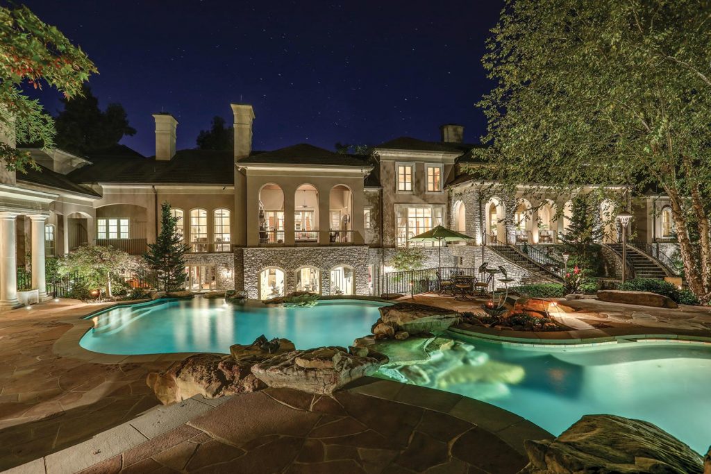 Greater Nashville Issue 4.1 Presents Outdoor Oasis in LaurelBrooke