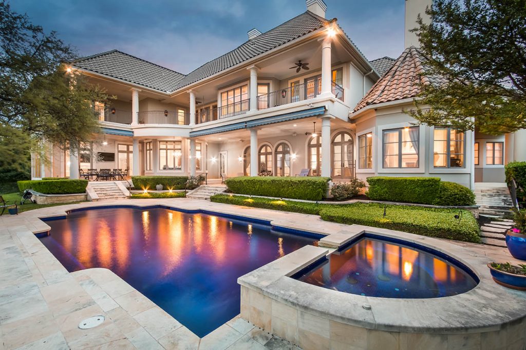 Austin and the Hill Country Issue 6.2 Classic Lake Austin Home