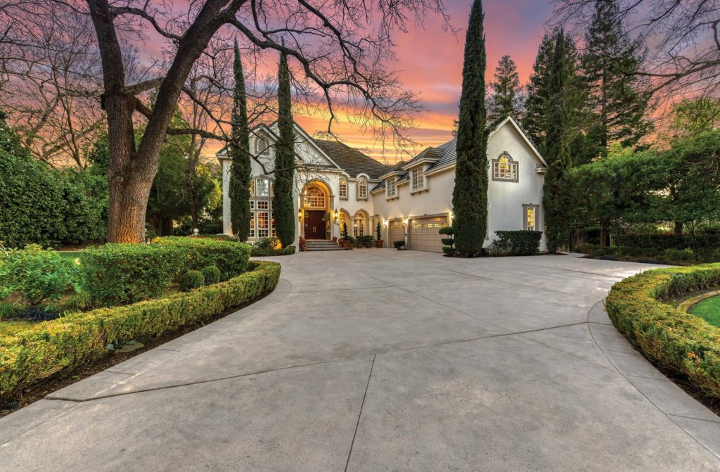 Carmichael Estate on the Cover of LHM Greater Sacramento Issue 15.2