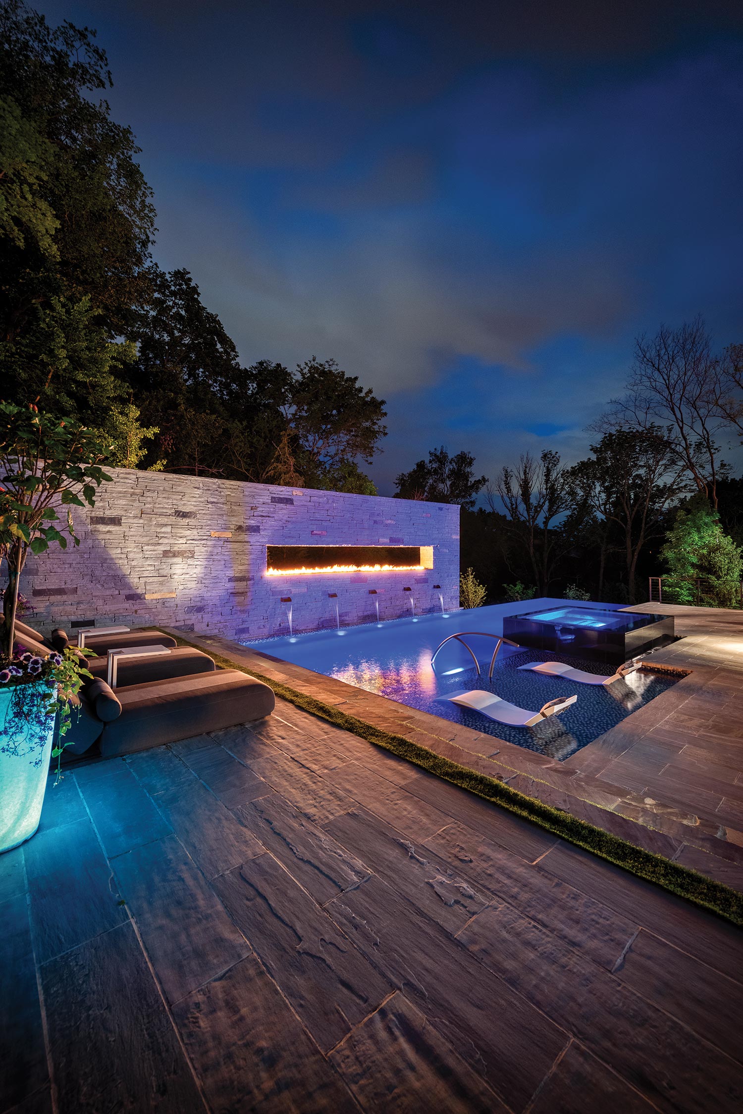 Rondo Pools on the Front Cover of LHM Nashville 6.3