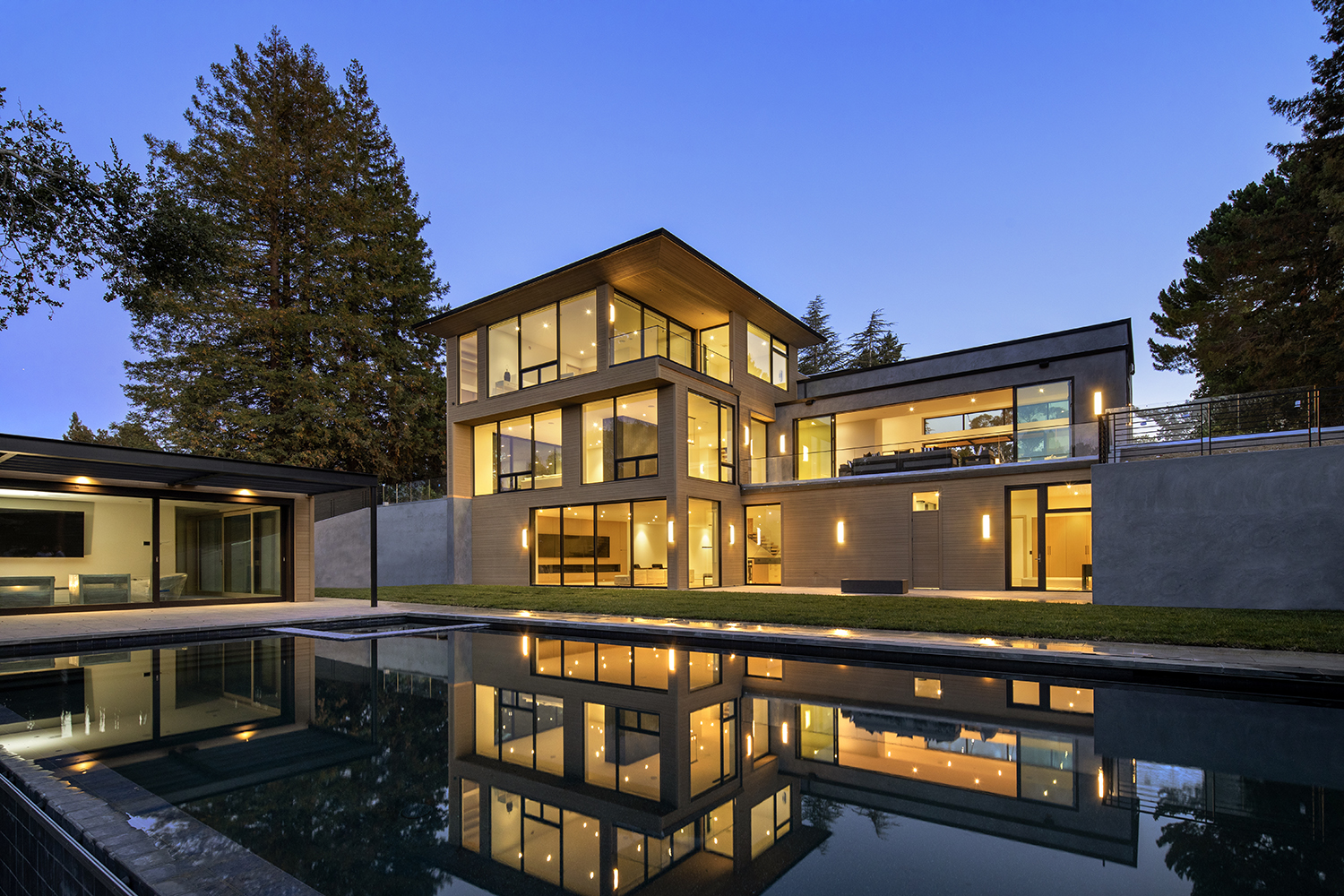 Modern-Contemporary in Atherton on the Cover of LHM Silicon Valley 13.4