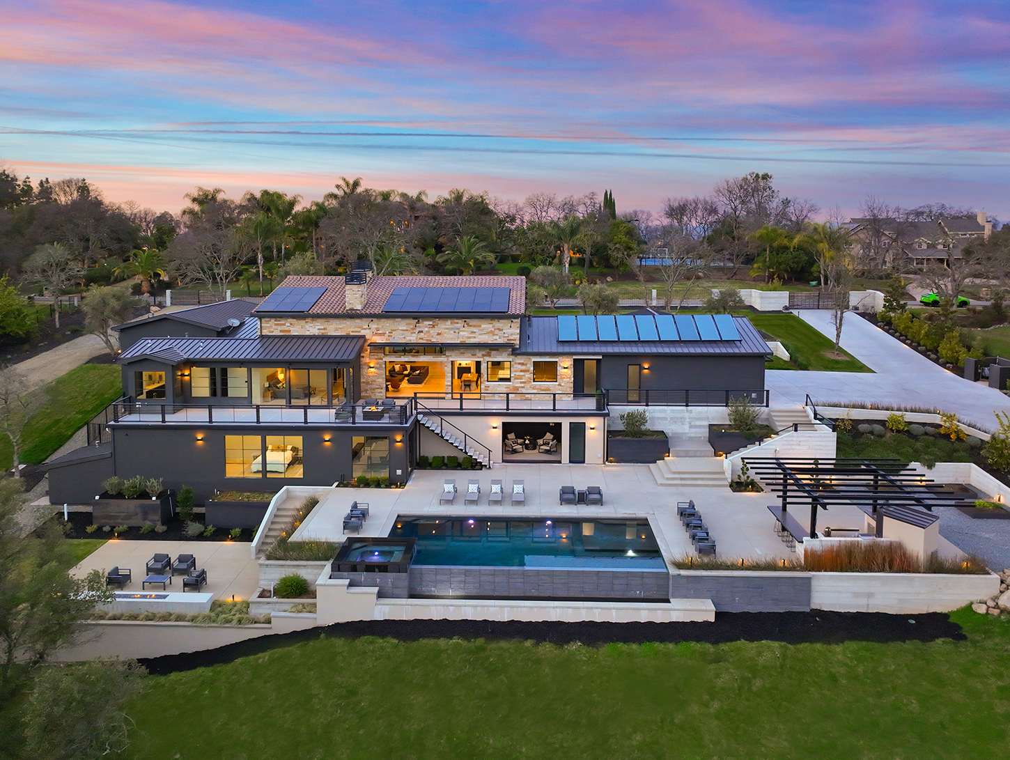 Modern Farmhouse in Loomis on the Cover of LHM Sacramento 18.1