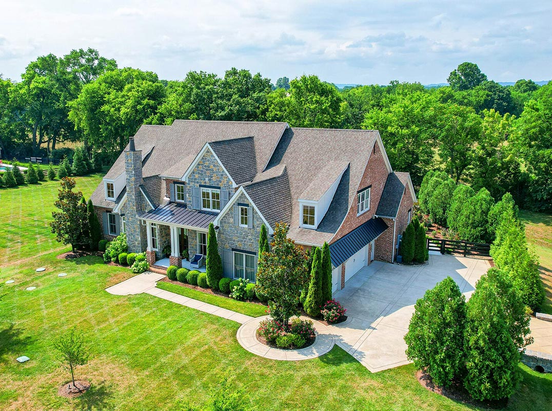 LHM Nashville - Stunning One Acre Property