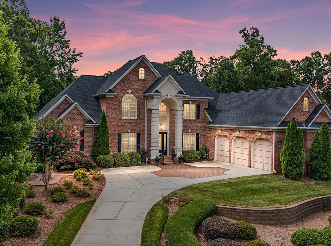 LHM Charlotte - AMAZING VIEWS of Firethorne's SIGNATURE HOLE #15