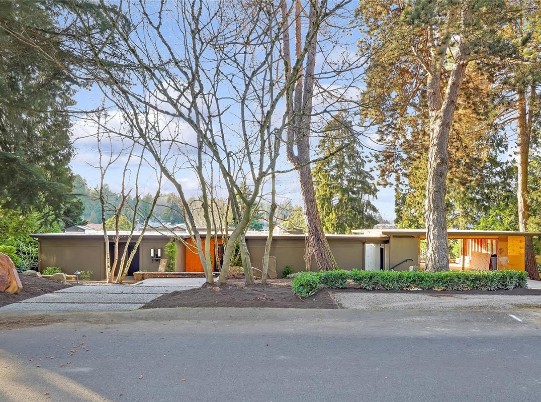 LHM Greater Seattle - Hunts Point Waterfront Look-Out