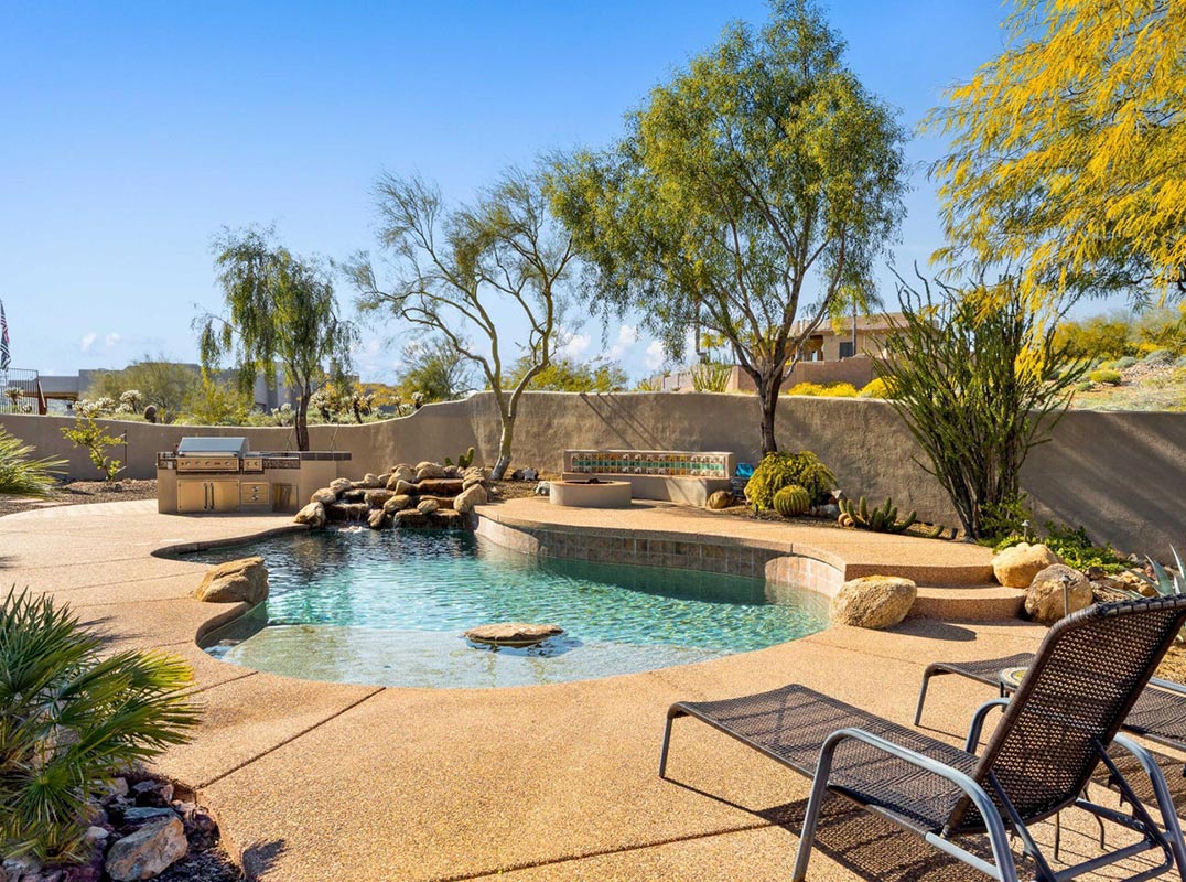 LHM Arizona - Beautifully Remodeled Territorial Home On An Elevated 1 ...