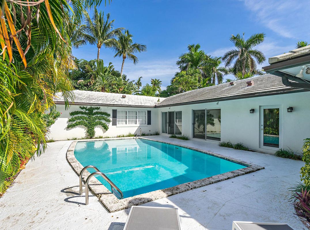 LHM The Palm Beaches - Private Bermuda Style Home