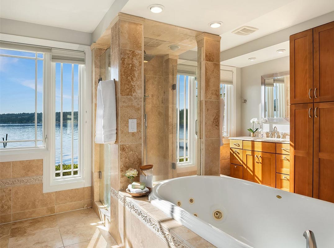 LHM Greater Seattle - Lake Sammamish Waterfront Jewel