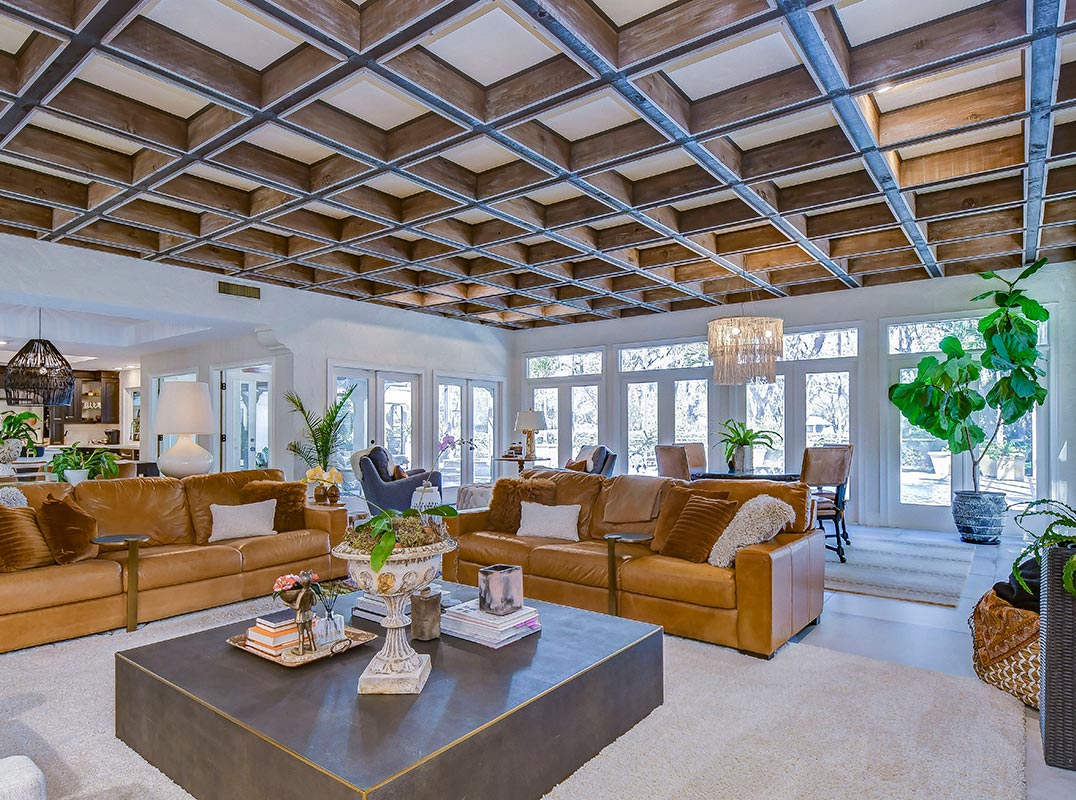 LHM Tampa Bay - Extensively Remodeled Gorgeous Custom Home