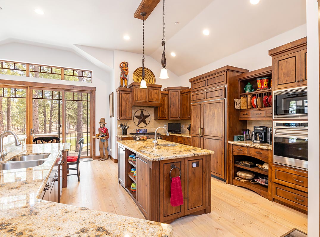 LHM Arizona - Spacious, Mountain Style Home