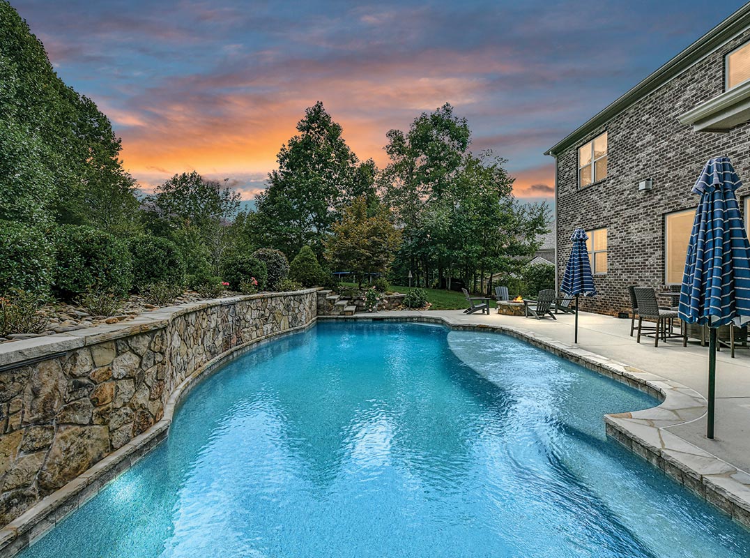 LHM Charlotte - Immaculate Home with Saltwater Pool in Davidson