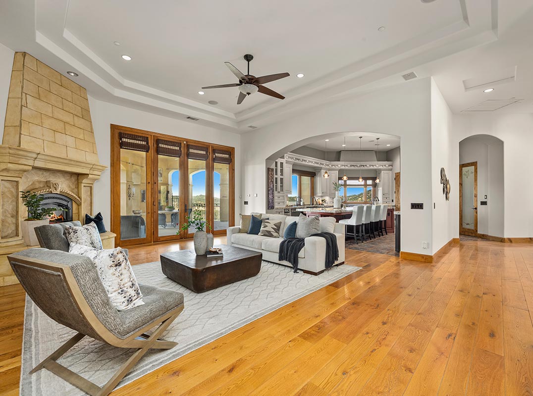 LHM Sacramento - Captivating Lakeview Villa